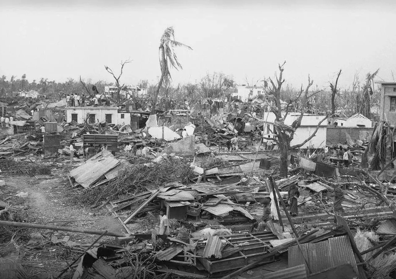 Récord de mortalidad causada por un tornado en Manikganj, Bangladesh en 1989