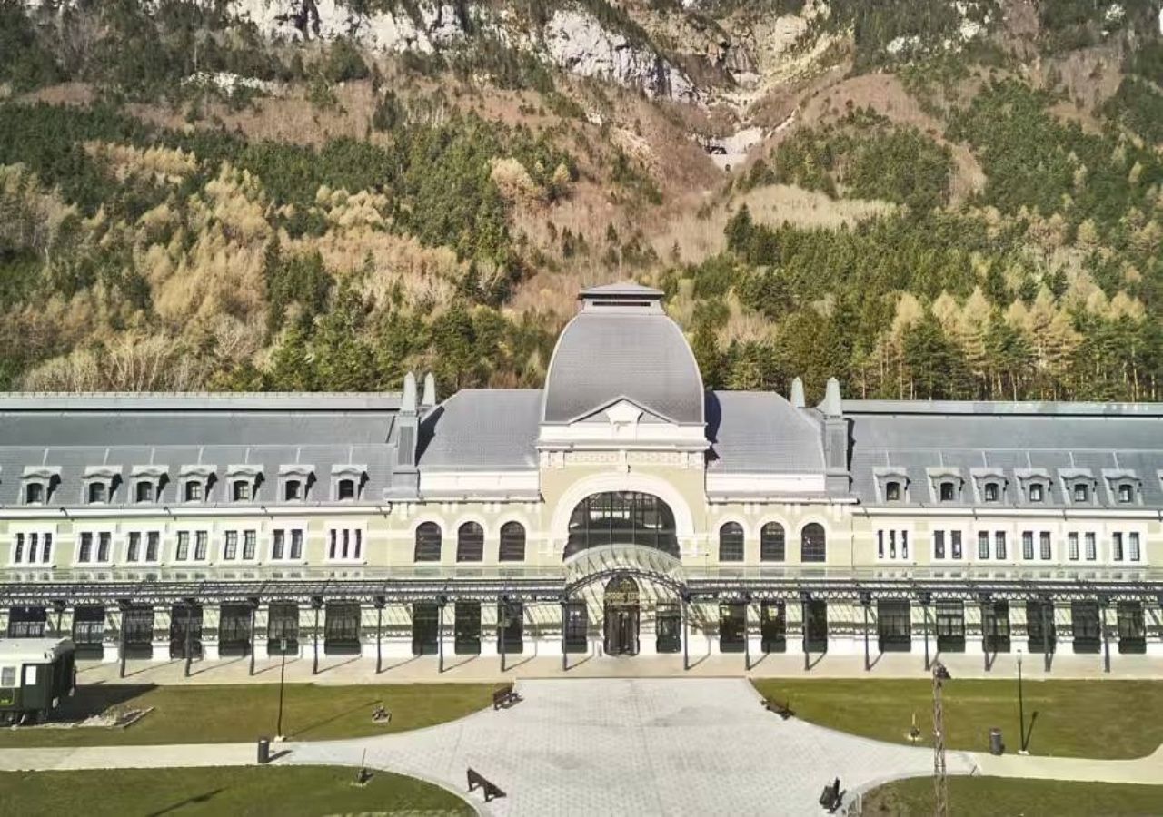 Segredos de espionagem e ouro nazi: a estação abandonada que renasceu ...