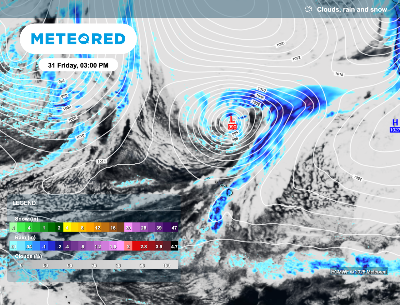 Severe storm brings flash flooding, power outages, and heavy snow to Hawaii
