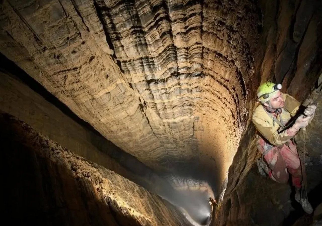 ¿Sabes qué son las Z-supercuevas? Explora la sima Veryovkina, la más ...