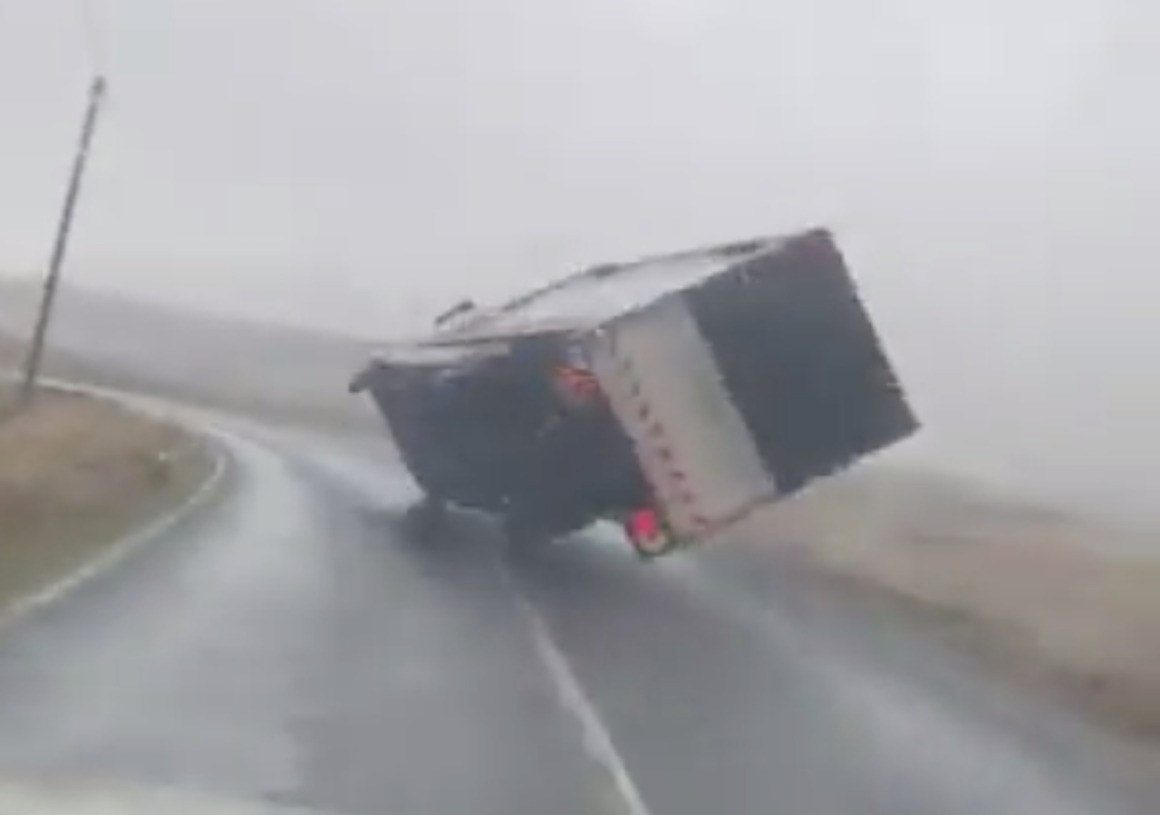 Storm Jorge: truck topples over in strong winds