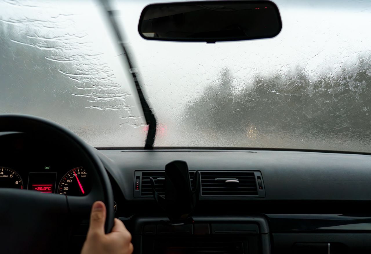 Survive the Storm: What to Do When Driving in High Winds, Tornadoes ...