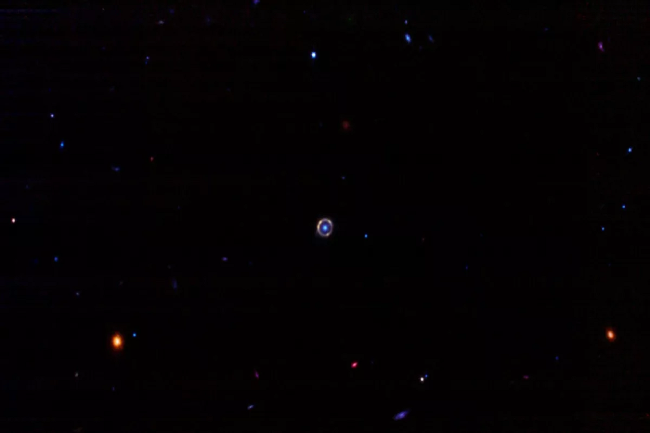 Telescópio James Webb captura imagens do “anel de Einstein”