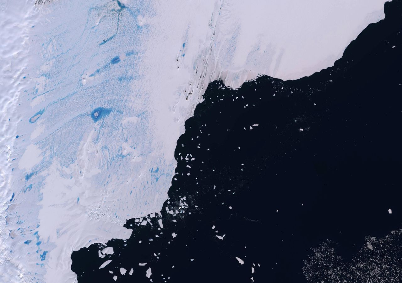 The role of slush in Antarctica’s melting ice shelves revealed by ...