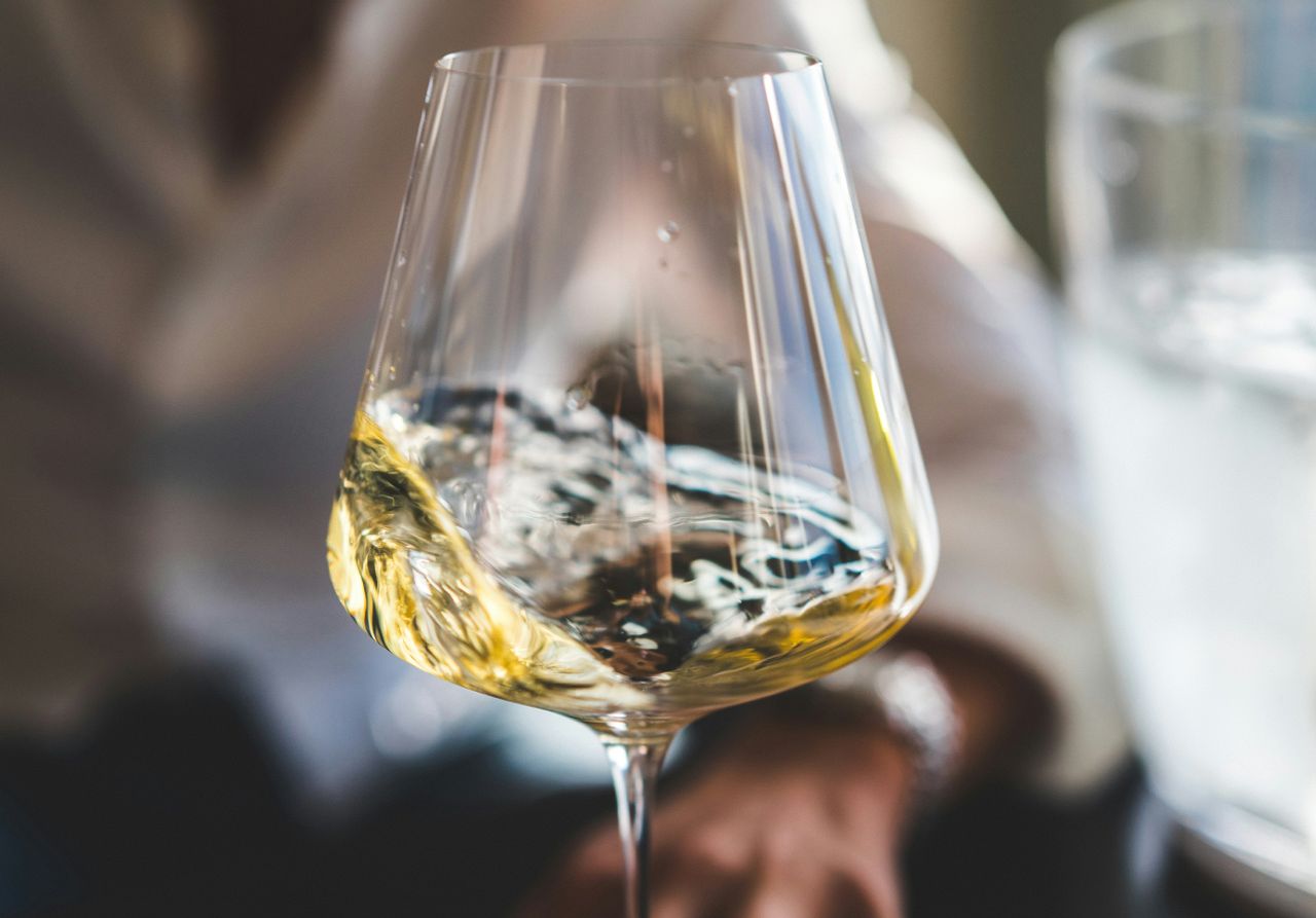 Top 10 Vinos de Chile 2025 según James Suckling: los blancos conquistan ...