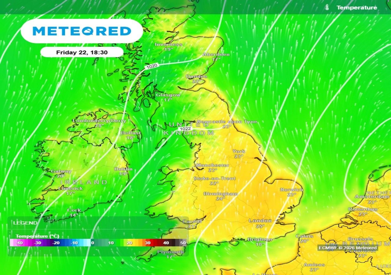 UK turning warmer for the Bank Holiday weekend. Will there be a heatwave?