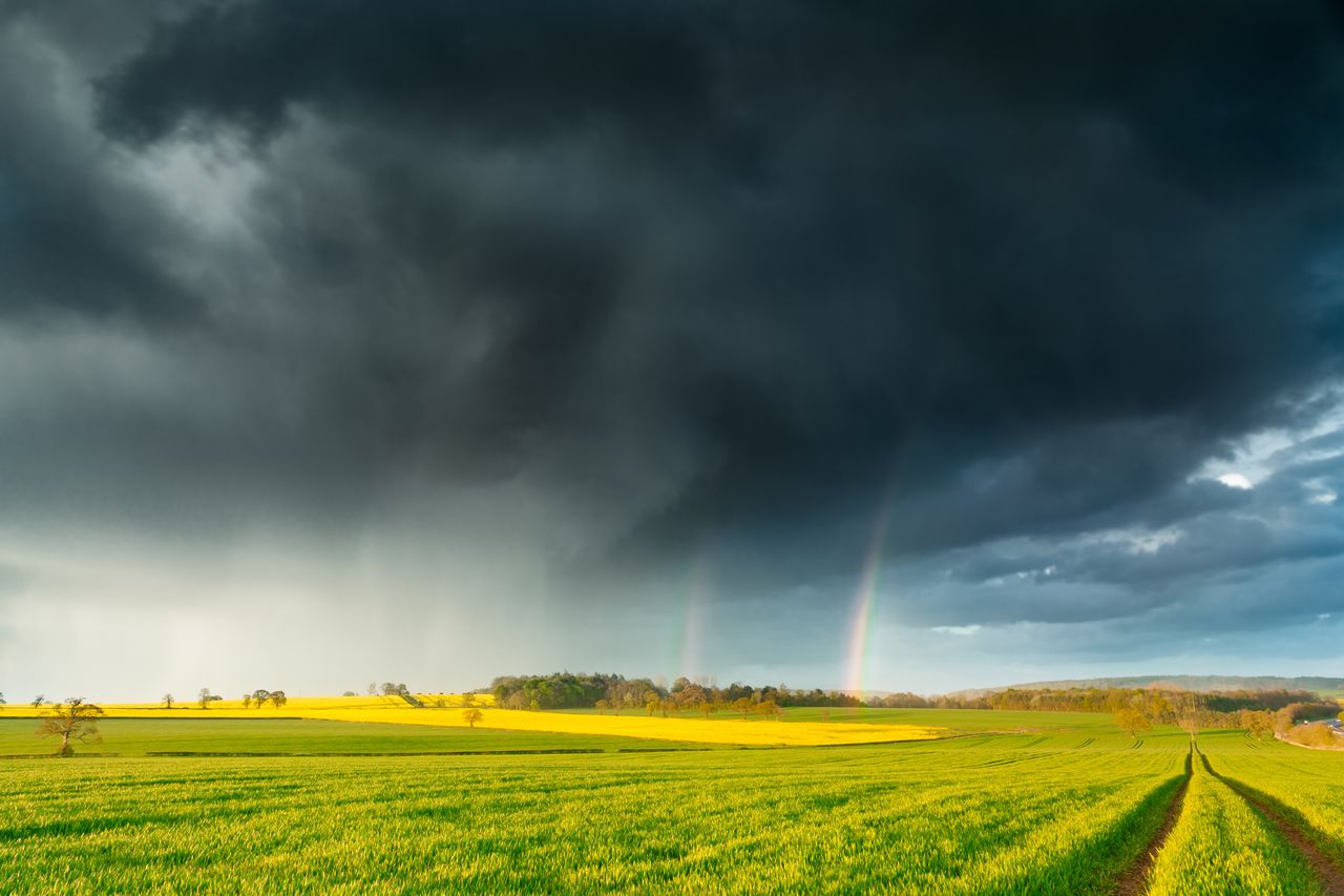 UK weather: Dry and warm spell holds on, but will rain return by early May?