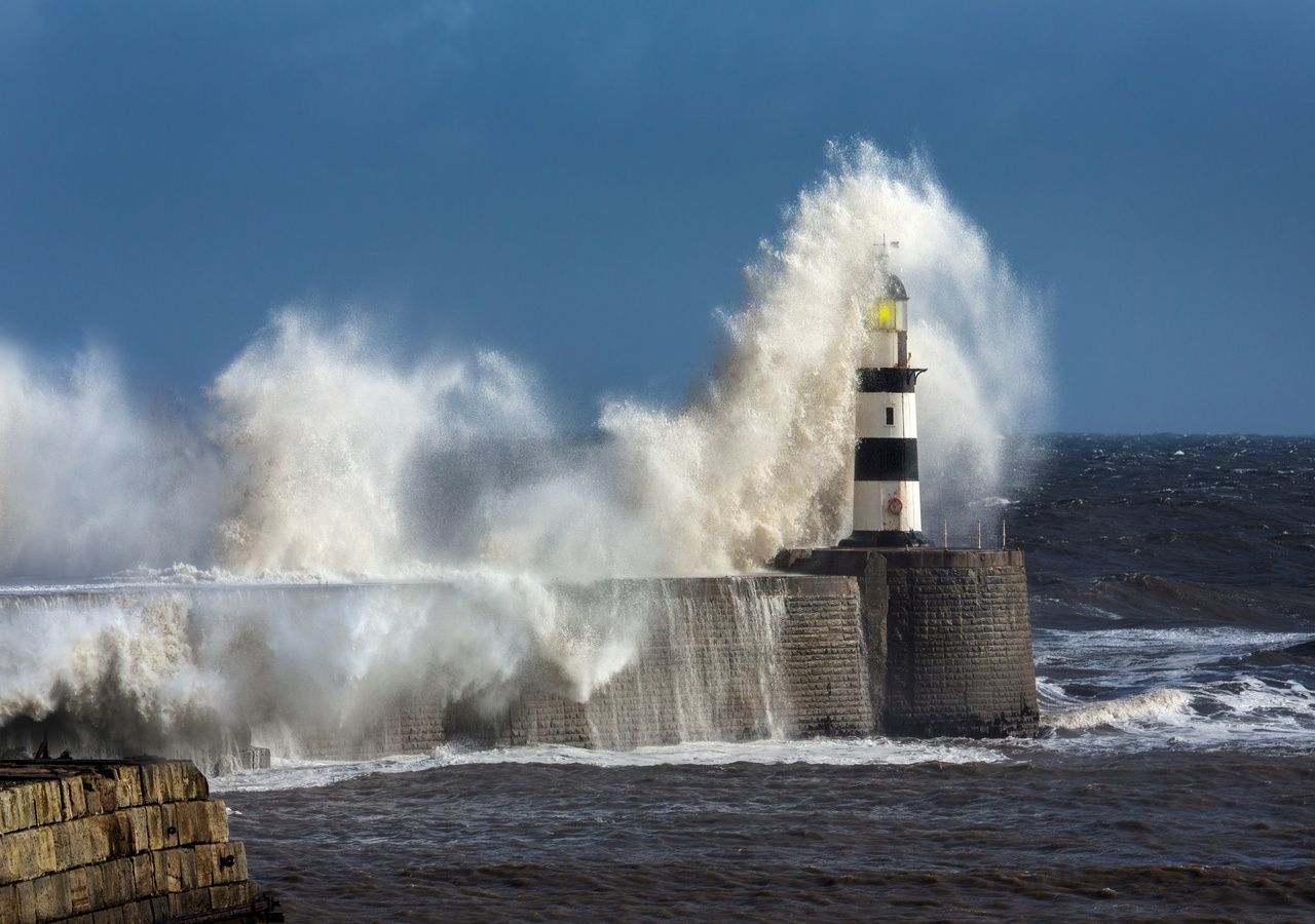 UK weather outlook: Heavy rain and gale force winds tonight, but when ...