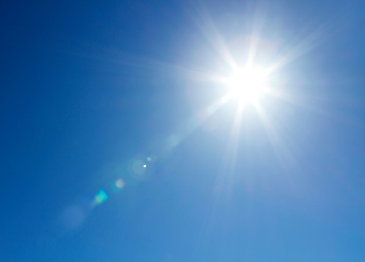 Une personne sur 4 éternue à cause... du soleil ! Voici pourquoi