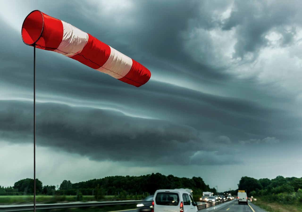 Unwetterwarnung vor schwerem Sturm in Deutschland! Blockierte Straßen ...