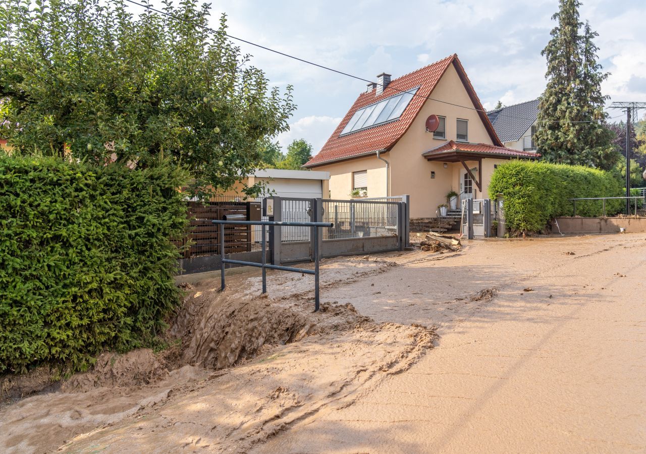 Unwetter in Deutschland: Sturzfluten überschwemmen Keller und Haus: Wie sollte man am besten ...