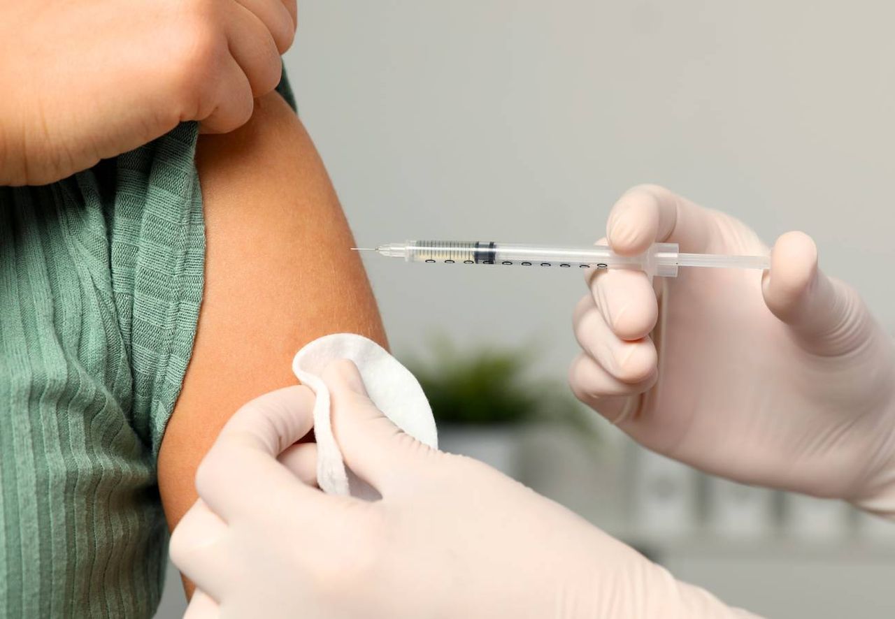 La vacuna contra el herpes zóster puede reducir en un 20 % el riesgo de ...