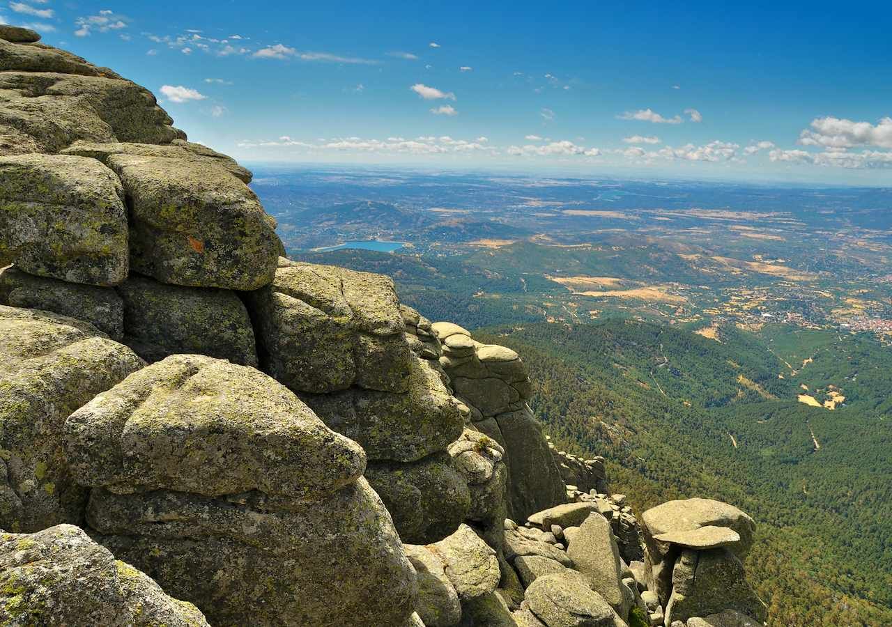 Valle de la Fuenfría: un recorrido entre naturaleza e historia a una ...