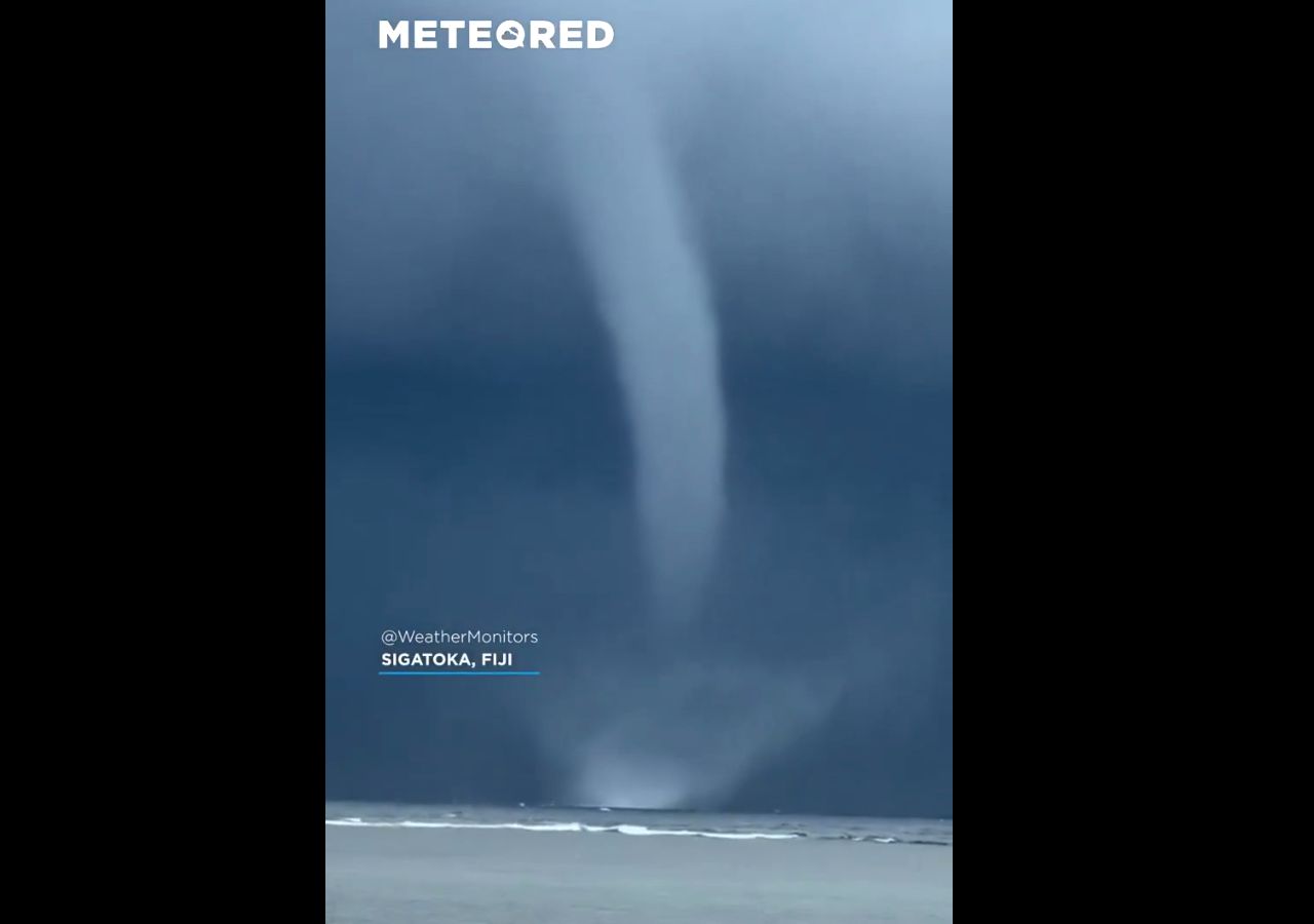 Video: se desarrolla una gran tromba marina y causa daños en Sigatoka, Fiji