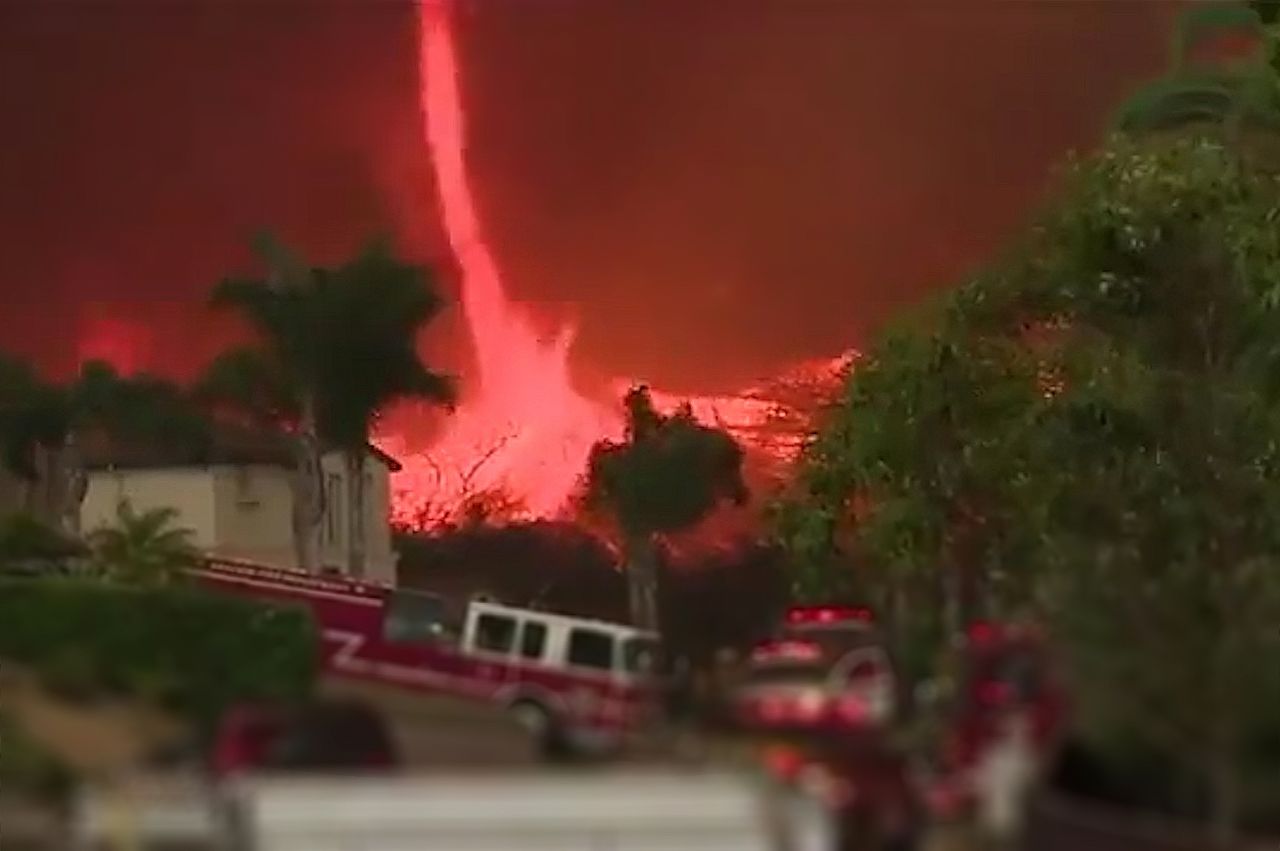 Violento 'firenado' o tornado de fuego en California