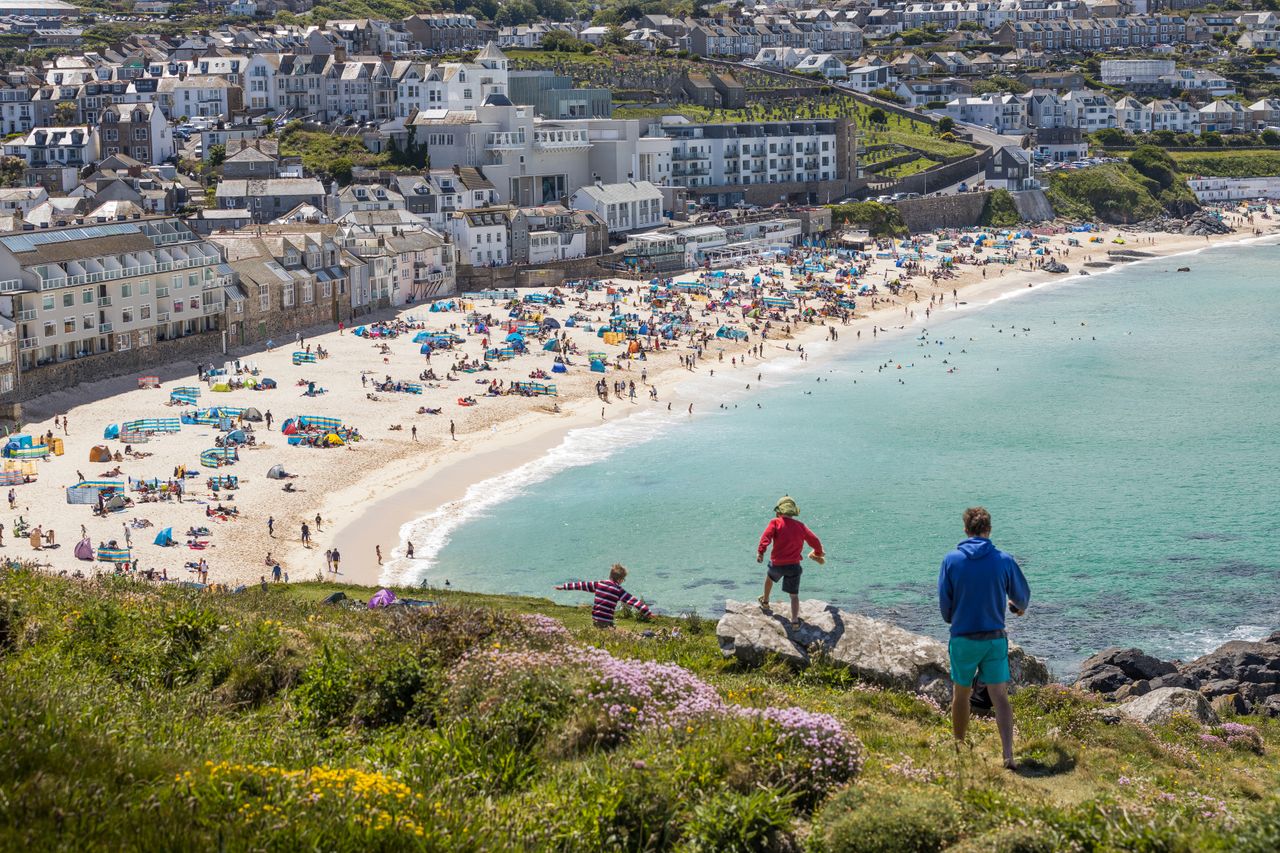 Why has the UK summer of 2025 been so hot and humid? The Met Office has ...